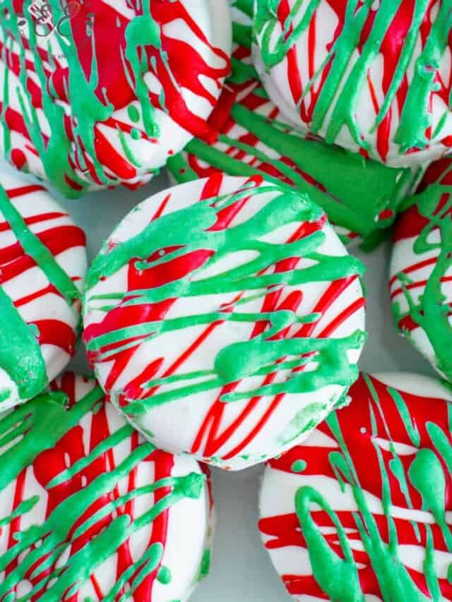 Christmas Oreos - Emily Enchanted