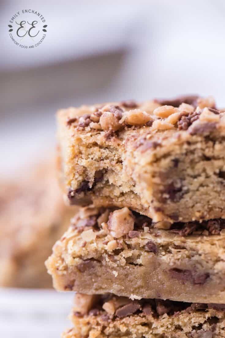 The Best Vanilla Brownies with Toffee and Pecans (Blondies)