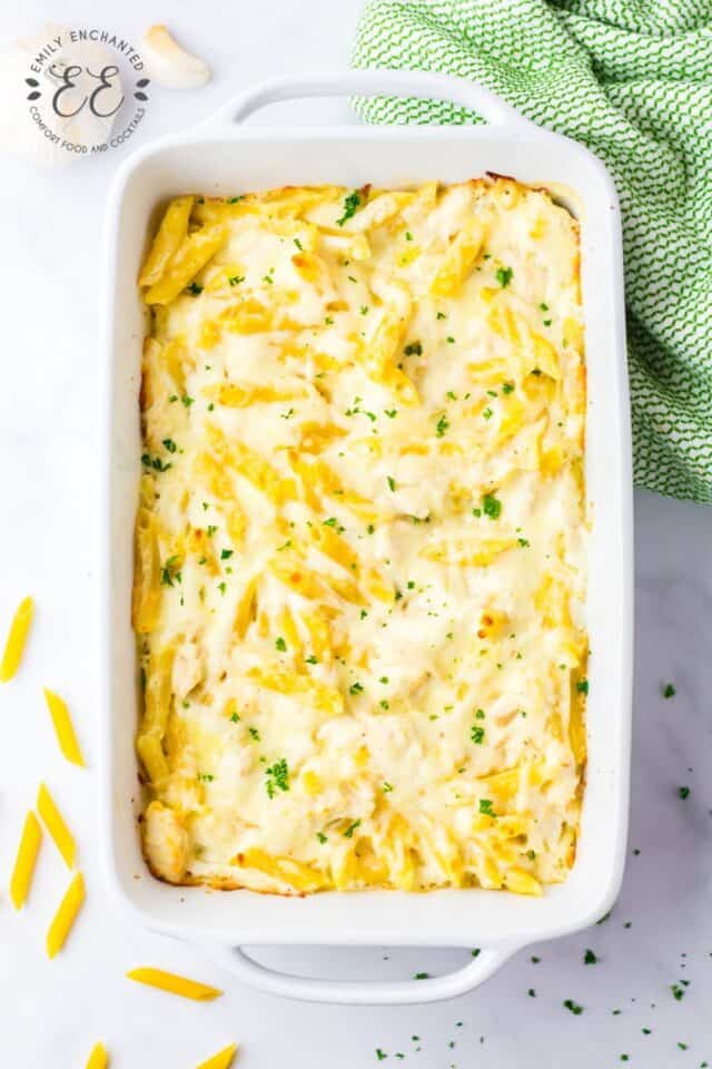 The Best Cheesy and Creamy Chicken Alfredo Bake Recipe