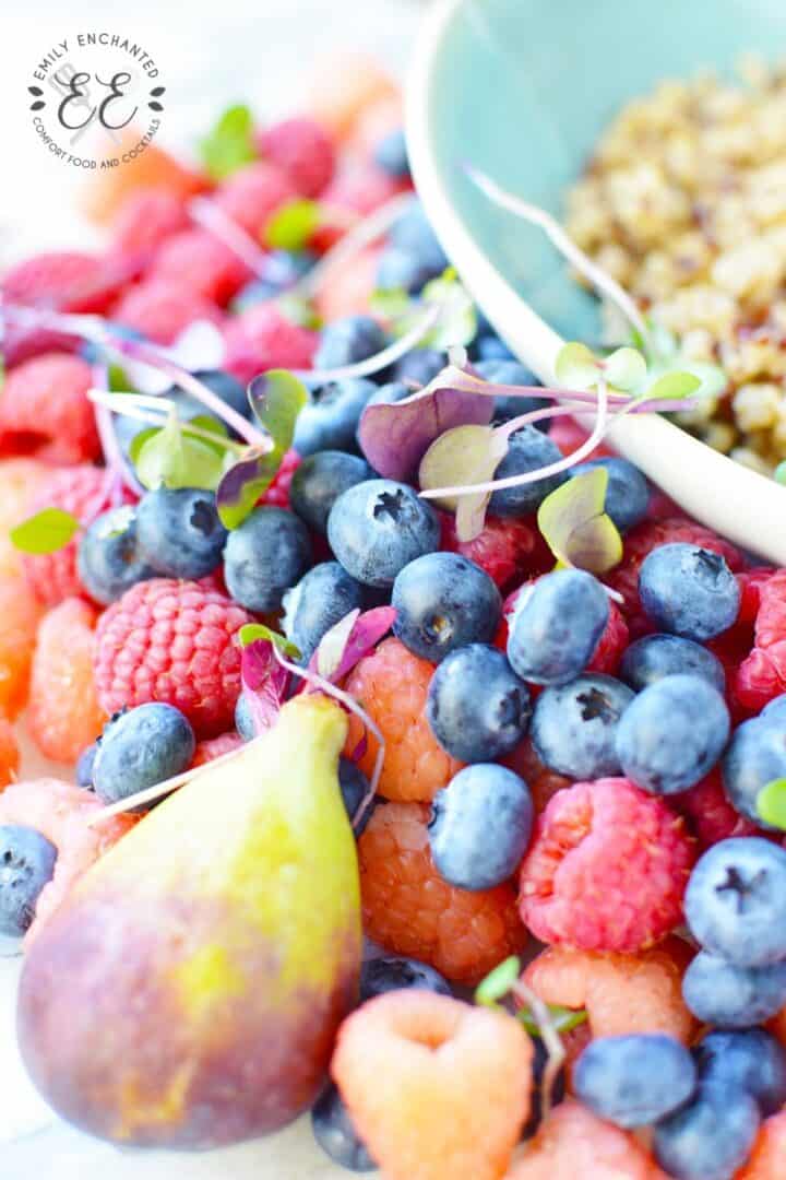 The Best Healthy Breakfast Grain Bowl Recipe with Fruit