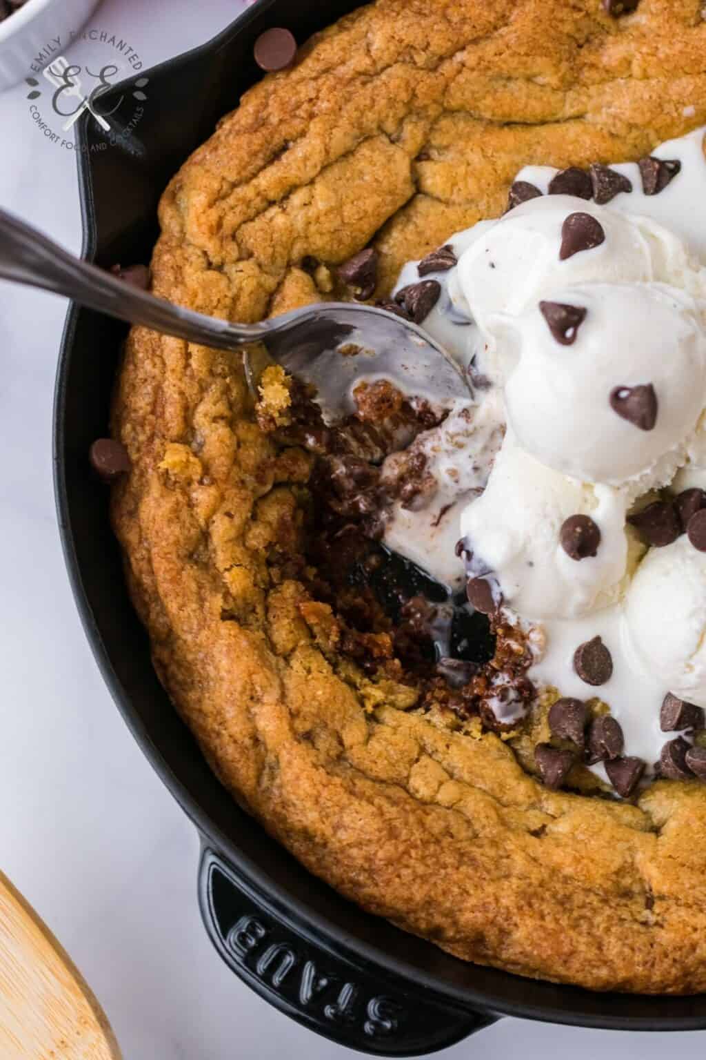 Ultimate Chocolate Chip Pizookie Recipe Baked in a Skillet