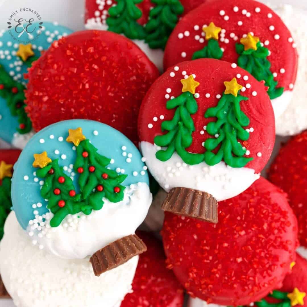 Cute Snow Globe Cookies for Christmas (Best Chocolate Dipped Oreos)