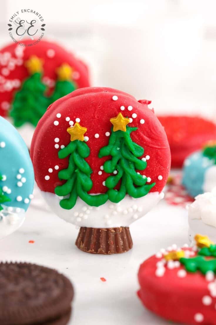 Cute Snow Globe Cookies for Christmas (Best Chocolate Dipped Oreos)